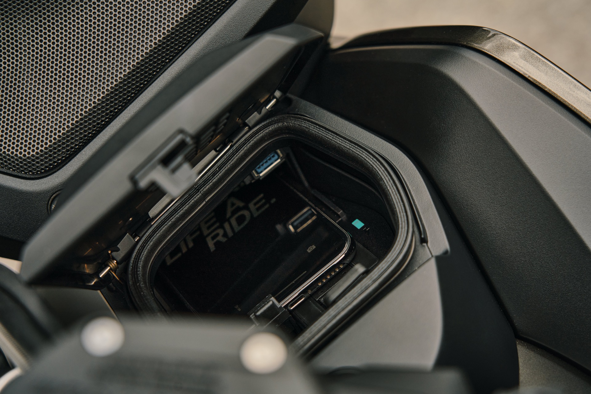 BMW R 1250 RT 2021, tecnologia al top - RED Live